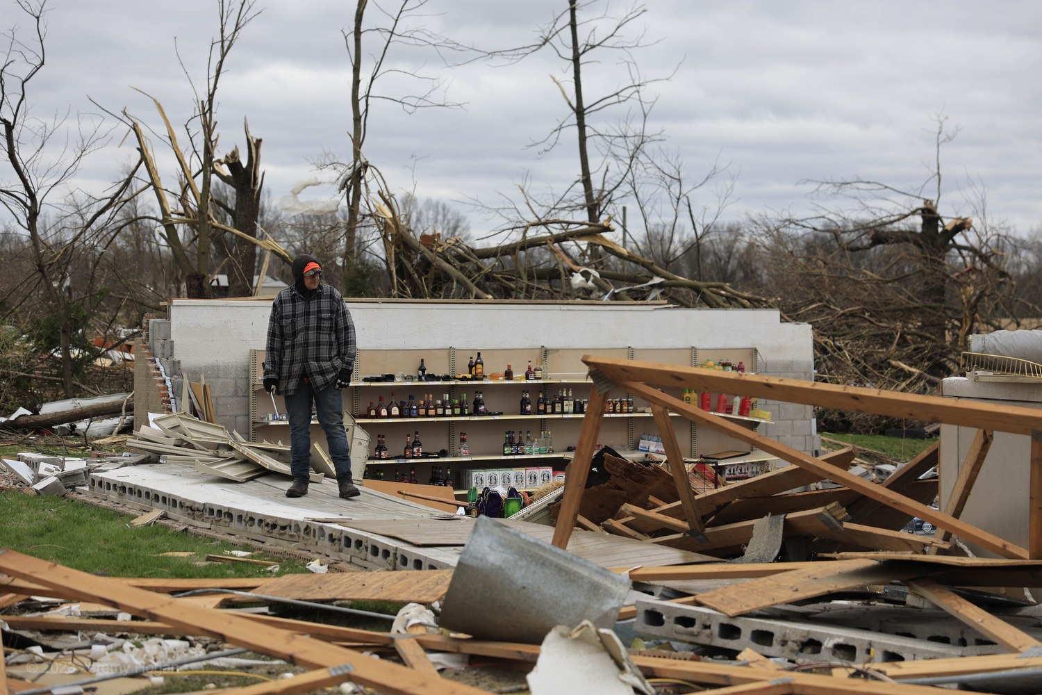 Gallery: Deadly tornado leaves path of destruction in Sullivan, Indiana ...
